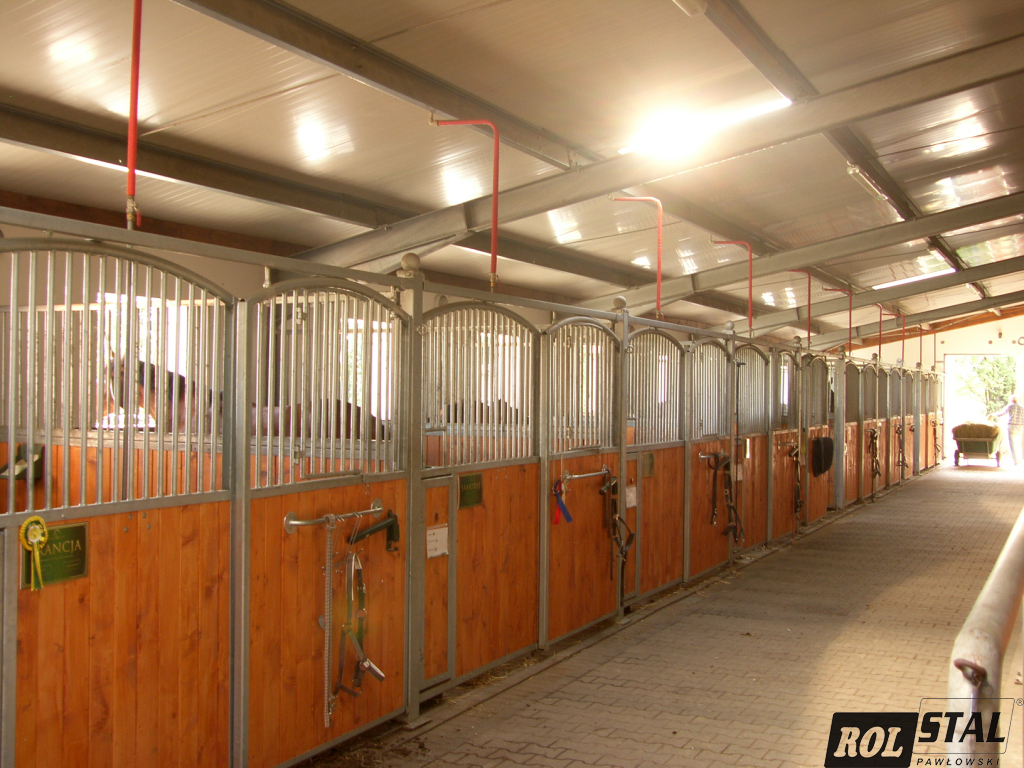 Riding arena with stables | Rolstal.com